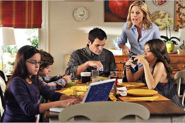 'Modern Family' Boss on Episode Playing Out Entirely on Apple MacBook ...