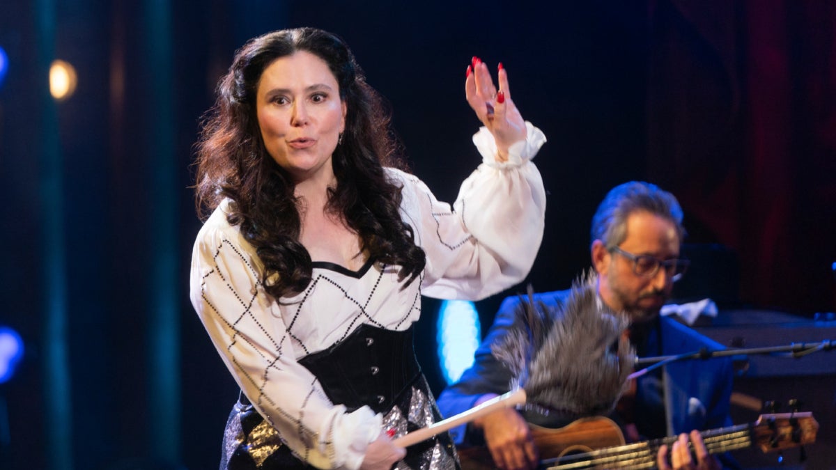 Alex Borstein Explains Why Her Comedy Special Is Like a Filthy TED Talk